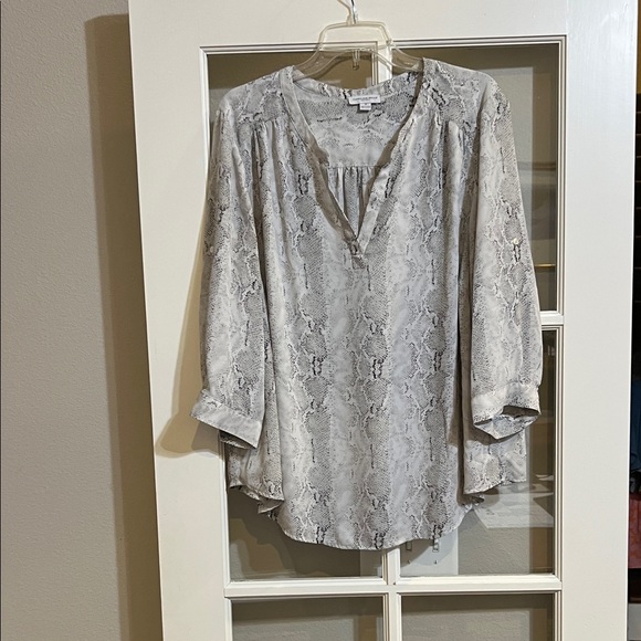 Carolina Belle Montreal | Tops | Chic Snake Print Blouse In Gray | Poshmark
